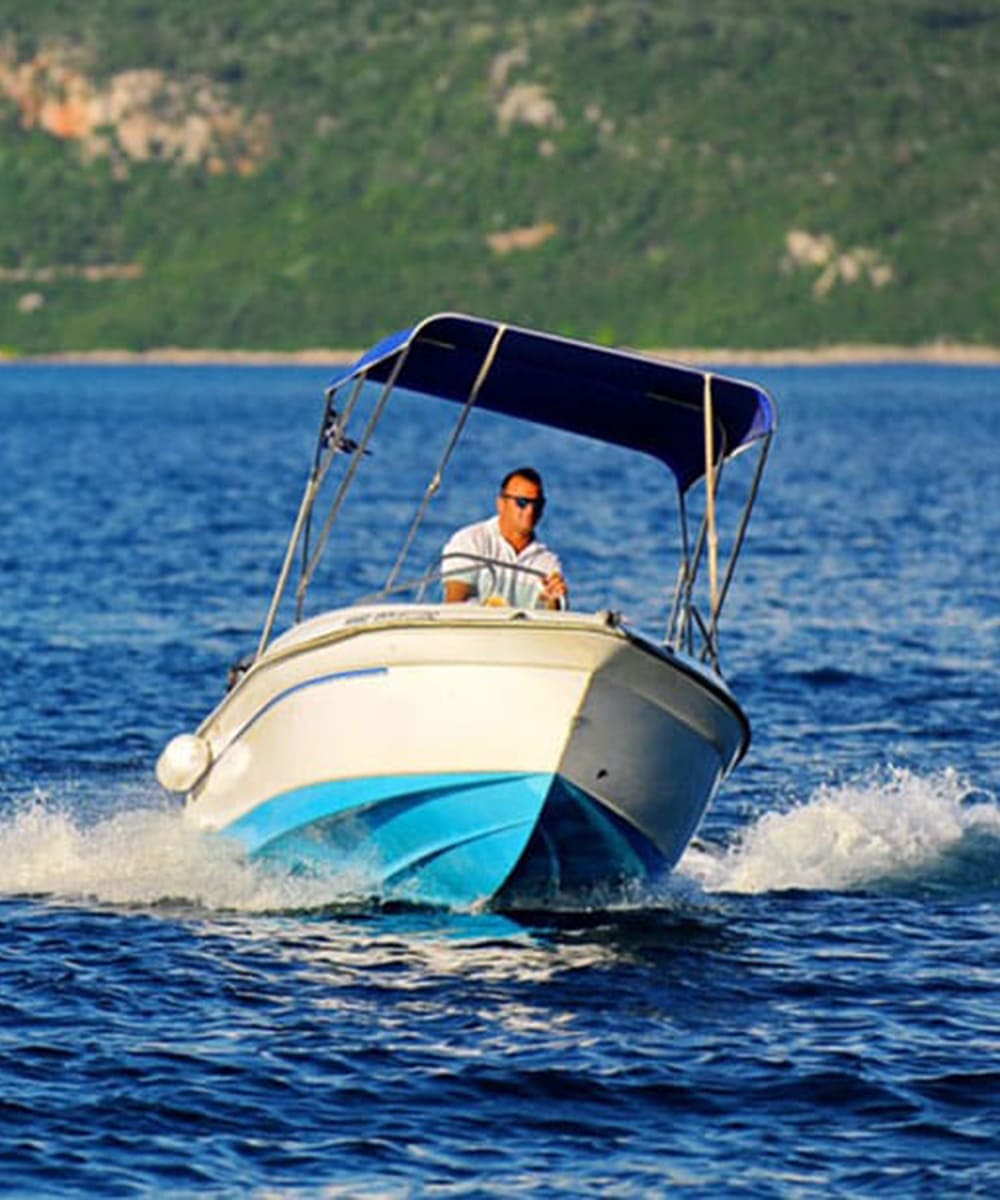 Olympic (4.9m) - Pipis Boats