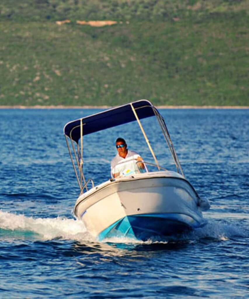 Olympic (4.9m) - Pipis Boats